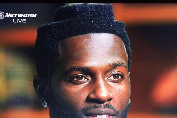Twitter Explodes with Memes After Seeing Antonio Brown's Block-Shaped ...