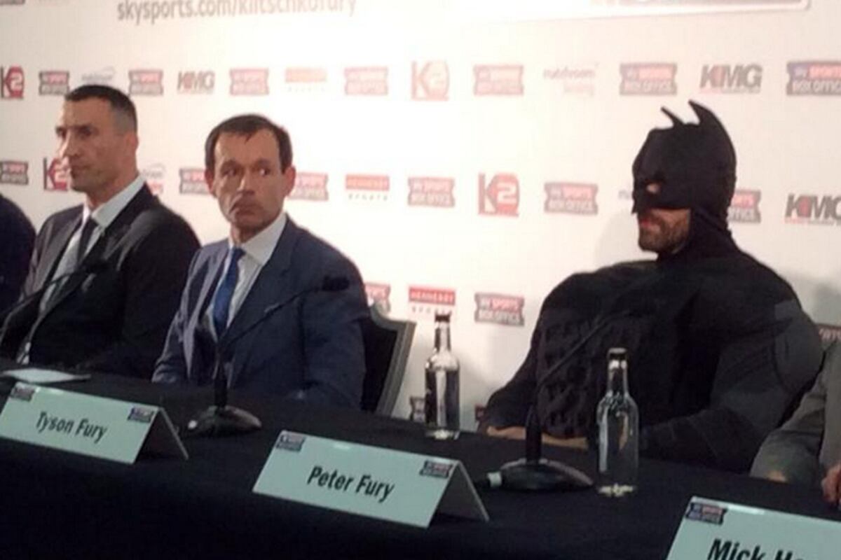 Tyson Fury Arrives at World Heavyweight Title Press Conference Dressed ...