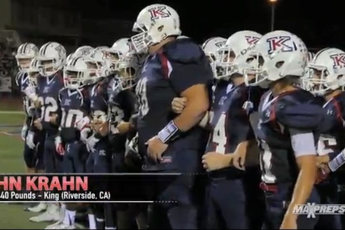 7-Foot, 440-Pound High School Lineman Is a Nightmare for Opponents ...