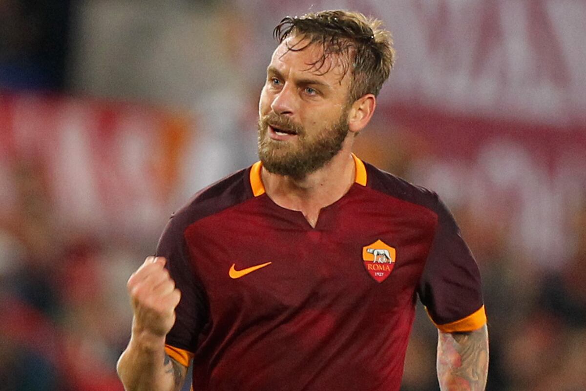 Roma Turn on the Style to Mark Daniele De Rossi's 500th Appearance ...