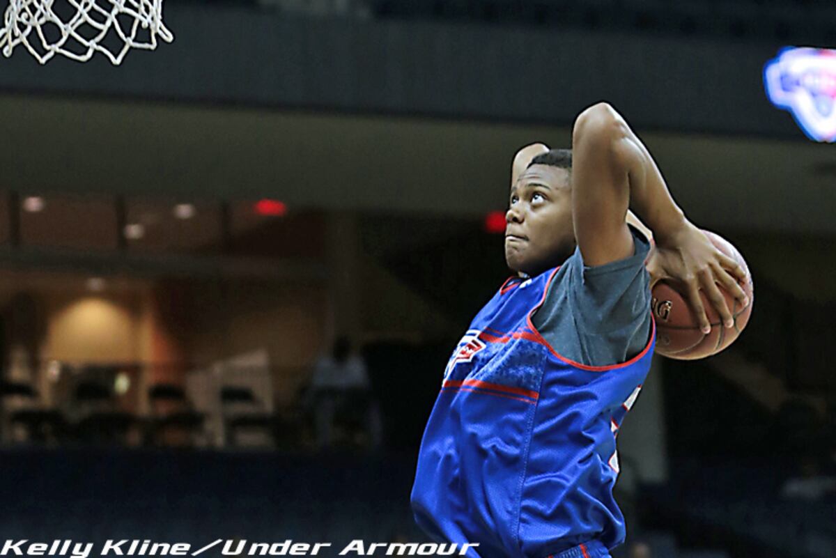 Ray Smith Injury: Updates on Arizona Wing's Torn ACL and Recovery ...