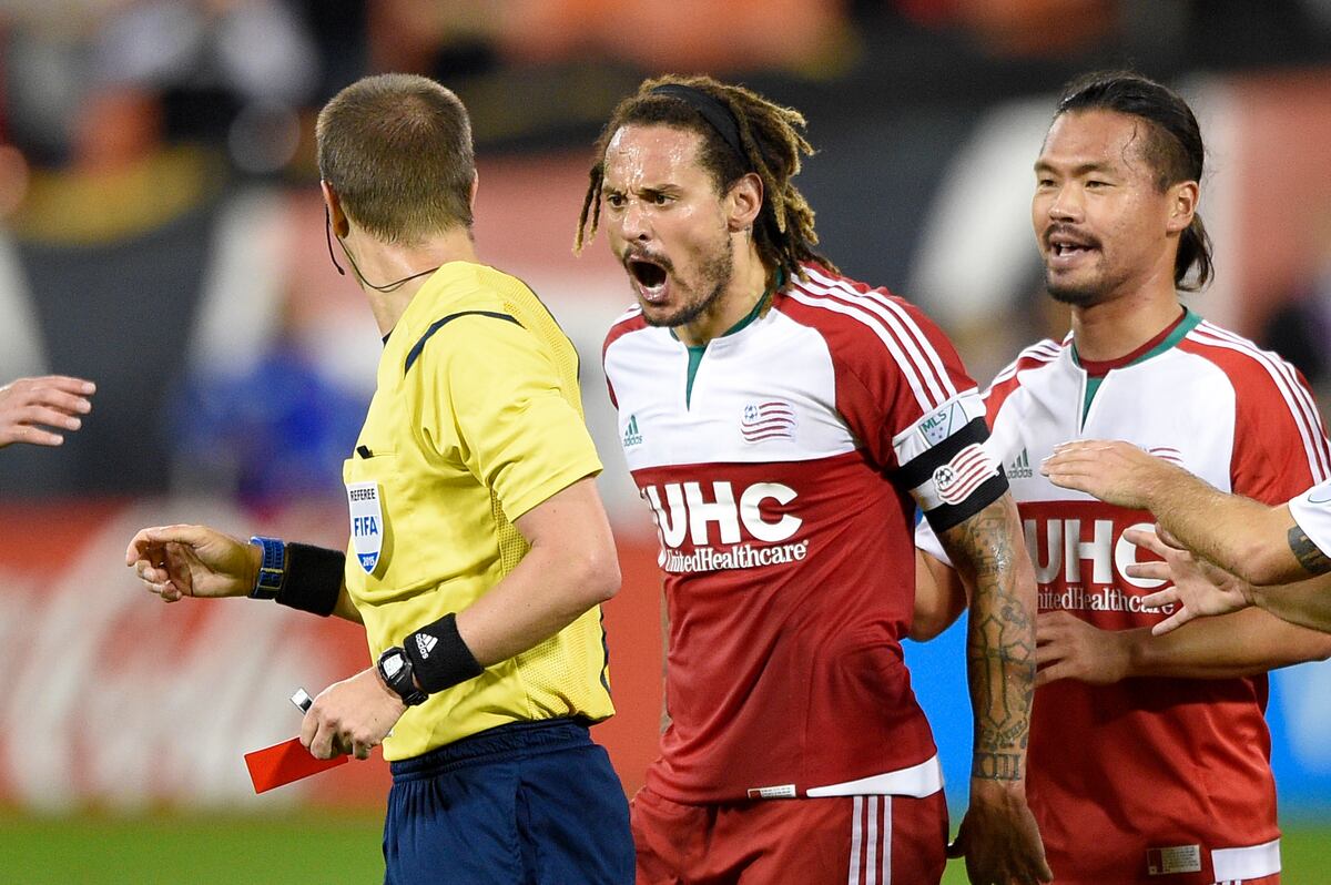 Jermaine Jones Earns Red Card in MLS Playoffs After Assaulting Referee ...