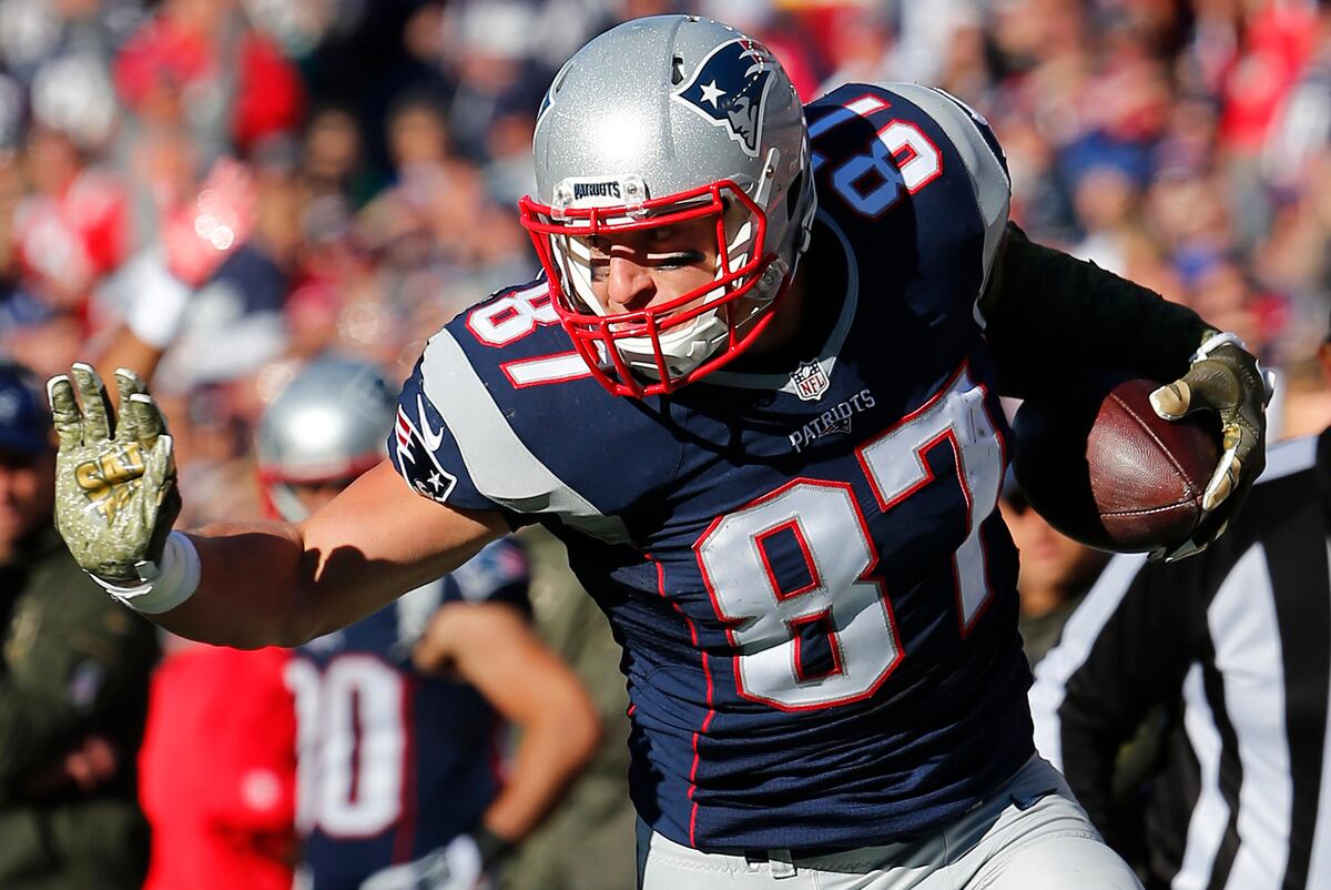 Rob Gronkowski Injury: Updates on Patriots Star's Knee, Back and ...