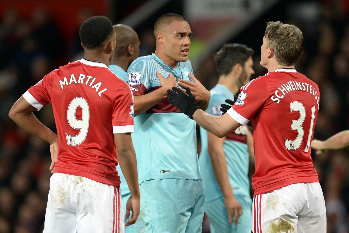 Bastian Schweinsteiger Accused of Elbow by Winston Reid and Slaven ...