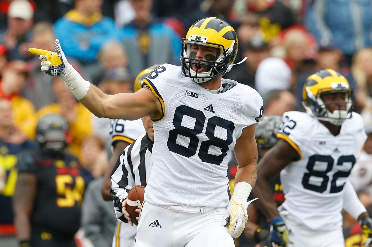 Jake Butt Announces He Will Return to Michigan for Senior Season | News ...