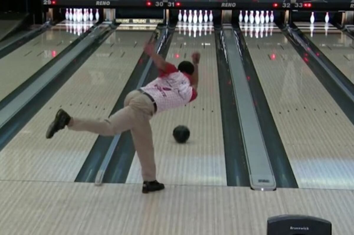 Red Sox CF Mookie Betts Makes World Series of Bowling Debut, Tops out ...