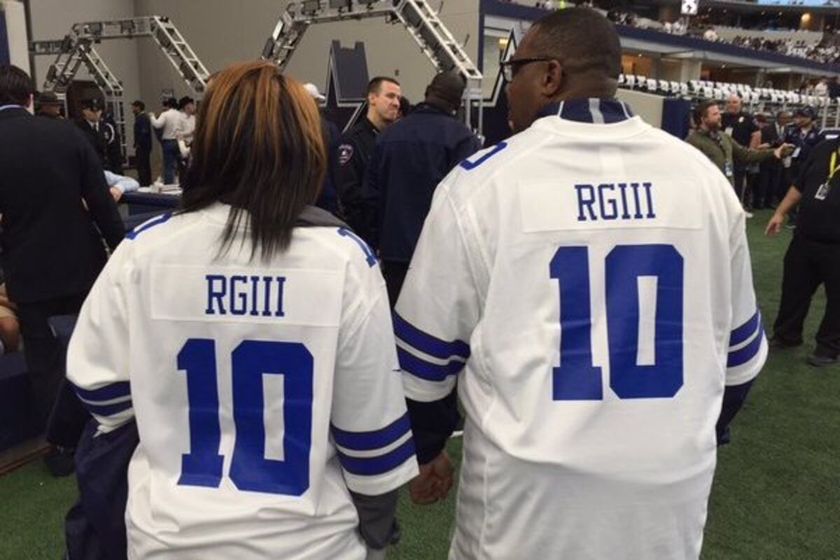 Cowboys Fans Show Up to Game vs. Redskins Wearing Customized RGIII ...