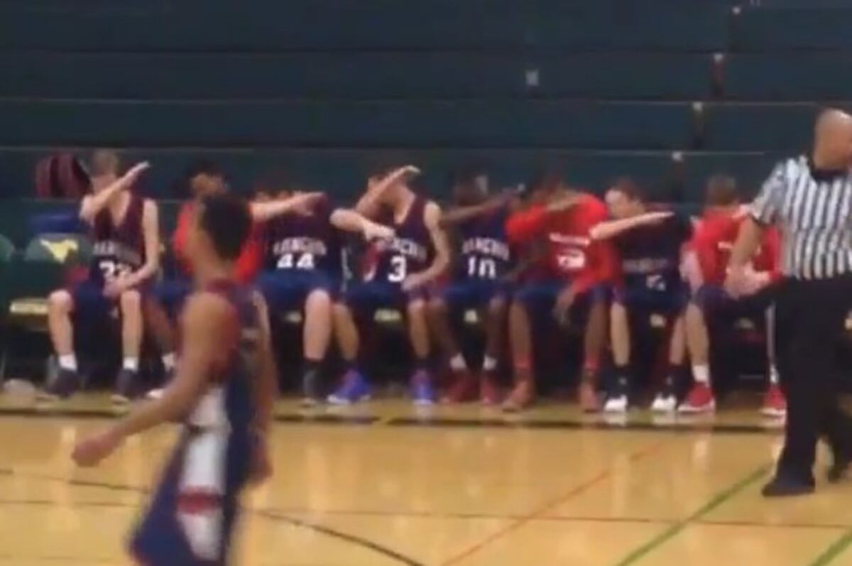 High School Basketball Team Choreographs 'Dab' Celebration After Free ...
