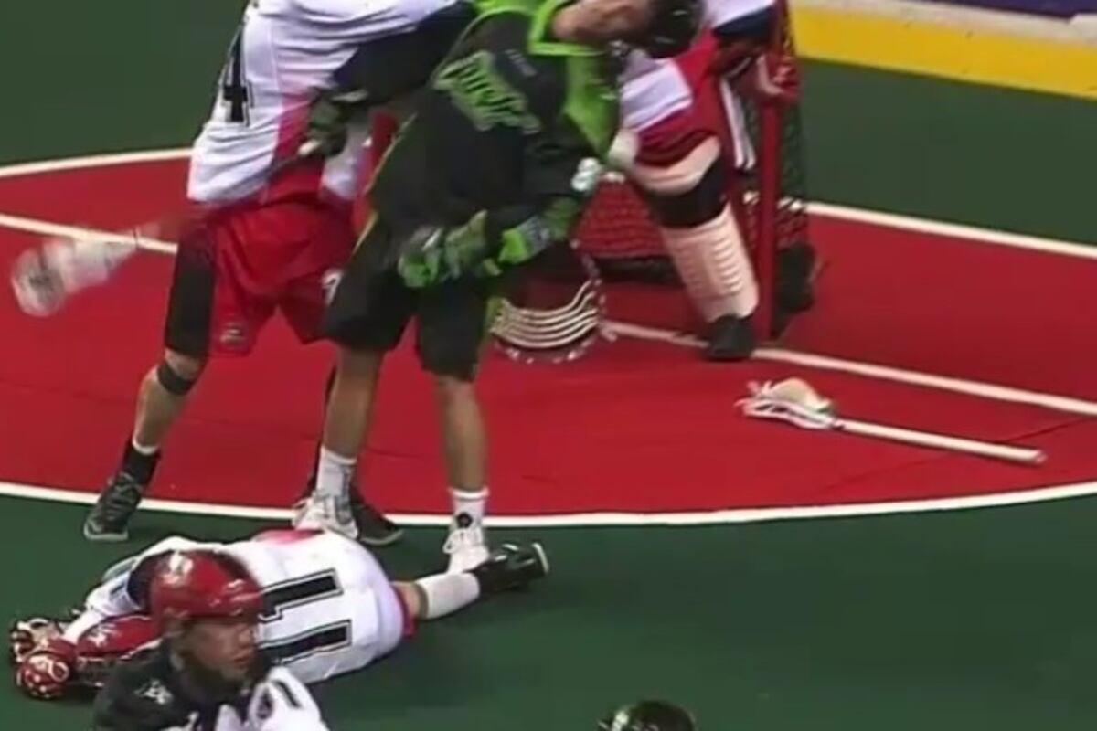Lacrosse Player Gets Mask Punched off His Face, Immediately Hit with ...