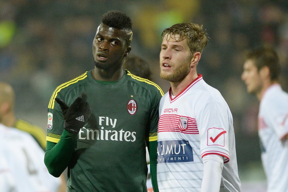 AC Milan vs. Carpi: Team News, Preview, Live Stream, TV Info | News ...