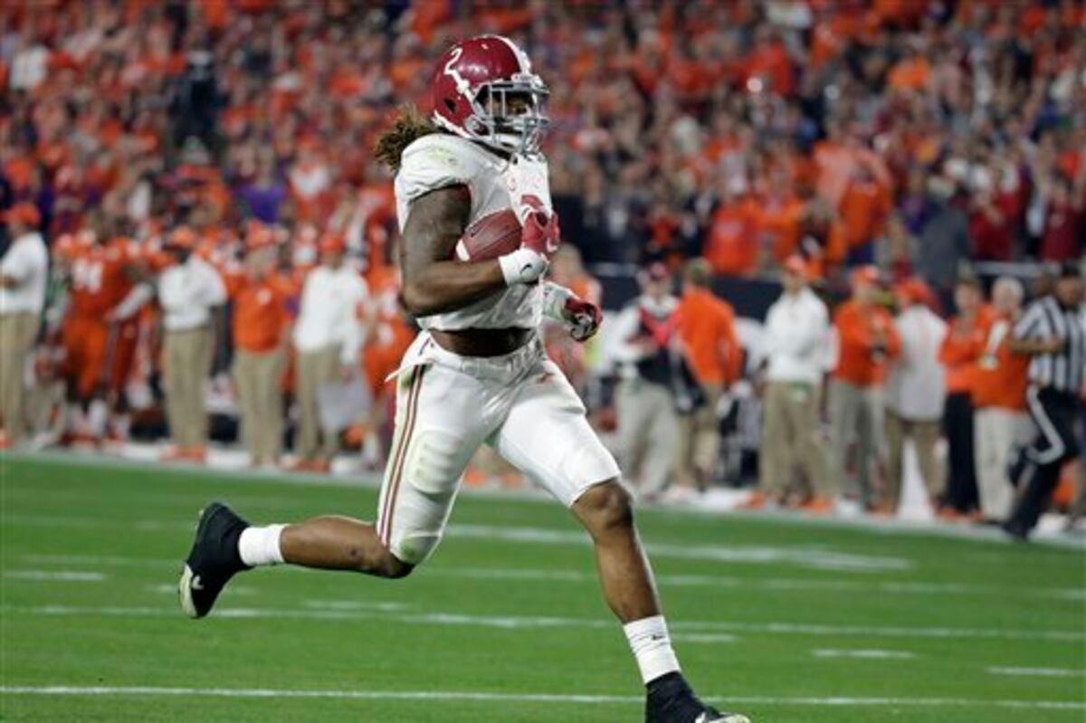 Derrick Henry 1st Player to Run for 100 First-Half Yards in Title Game ...