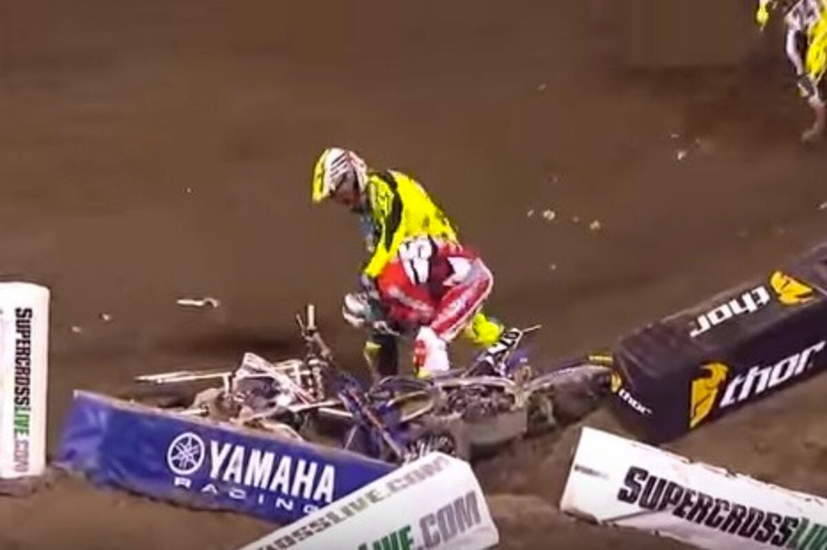 Supercross Biker Punches Opponent Repeatedly After Being Knocked off ...