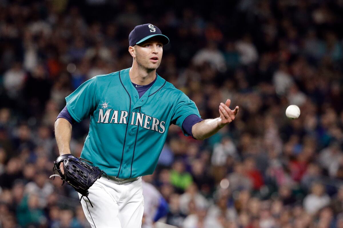 Tyler Olson, Ronald Torreyes to Yankees: Trade Details, Comments ...