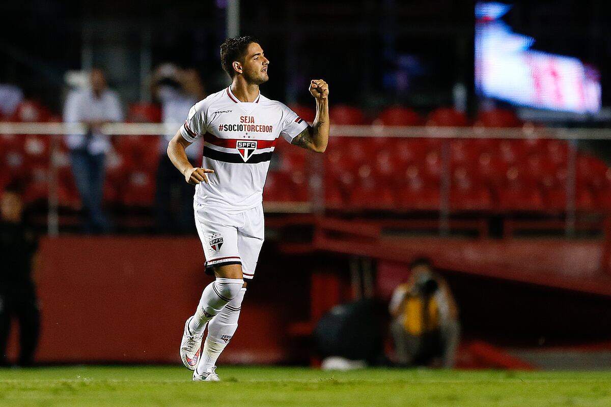 Alexandre Pato Officially Joins Chelsea on Loan from Corinthians | News ...