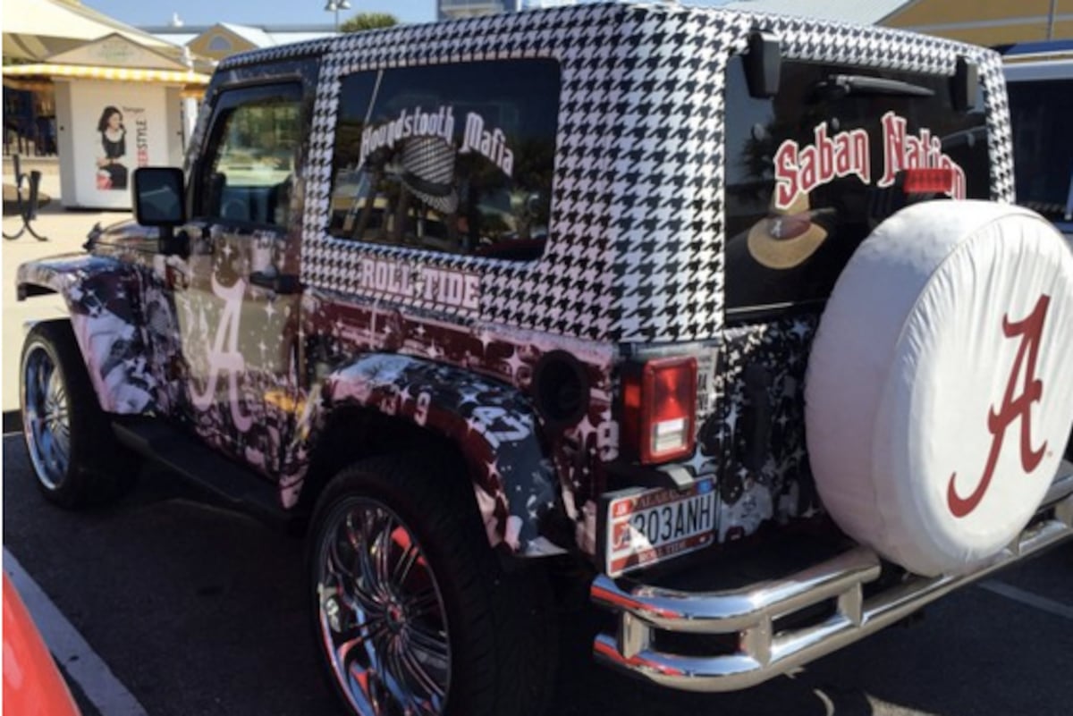 Alabama Football Fan Decks Out Jeep Wrangler in Full 'Roll Tide ...