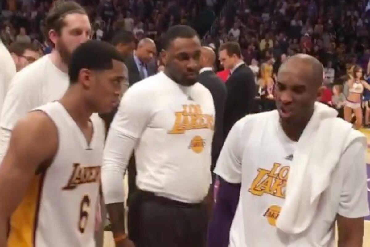 Kobe Bryant Tells Lakers to 'Beat the S--t out of Them' During Huddle ...
