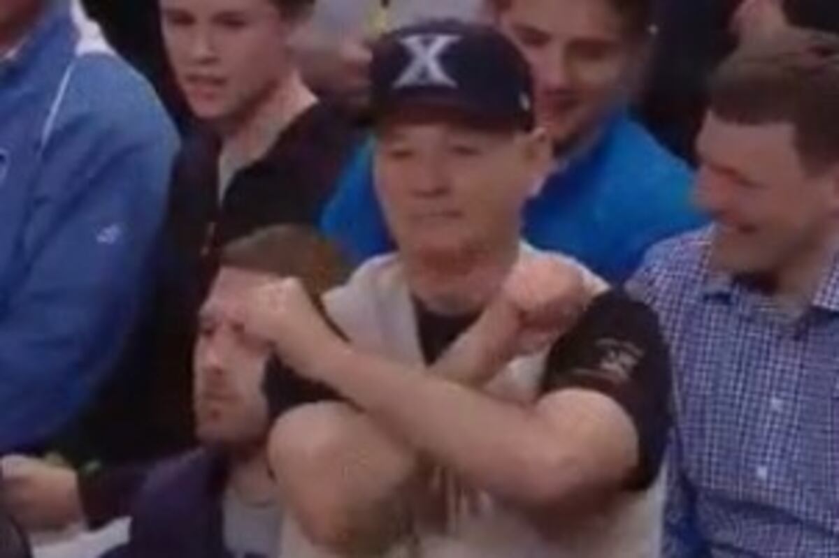 Bill Murray Throws Up the 'X' During Xavier's Win over Marquette at MSG ...