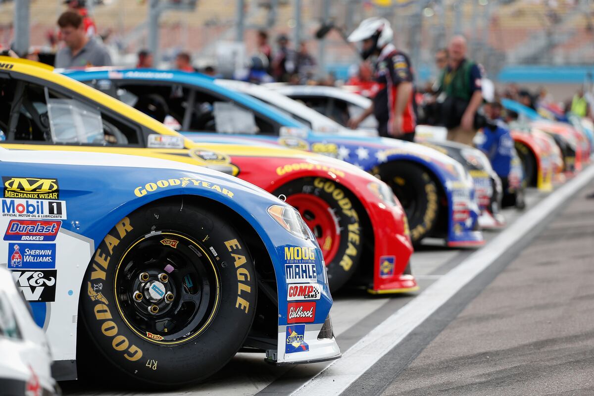 NASCAR at Phoenix 2016: Good Sam 500 Start Time, Lineup and TV Schedule ...
