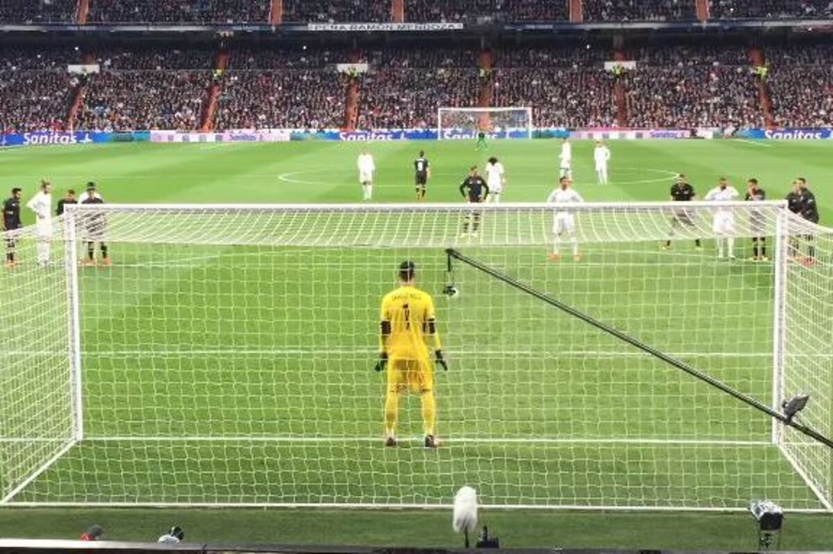 Fan Films Missed Cristiano Ronaldo Penalty Hitting Them in the Face at ...