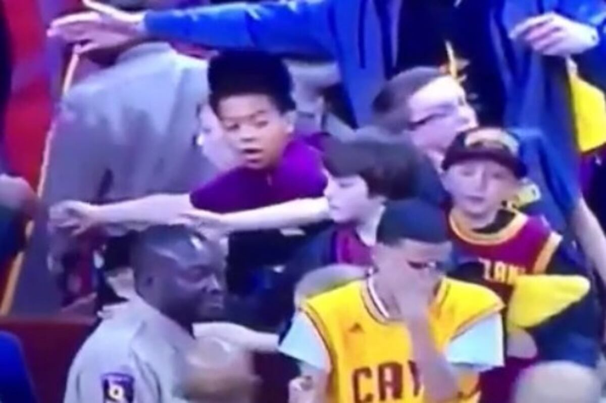 Young Cavs Fan Breaks Down in Tears After Team Blows 20-Point Lead in ...