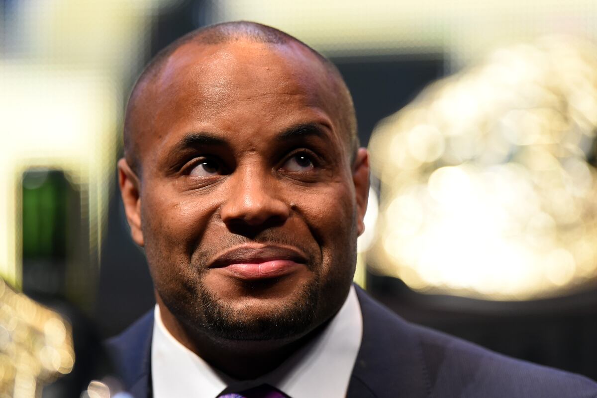 Daniel Cormier Injury: Updates on UFC Star's Leg and Return | News ...