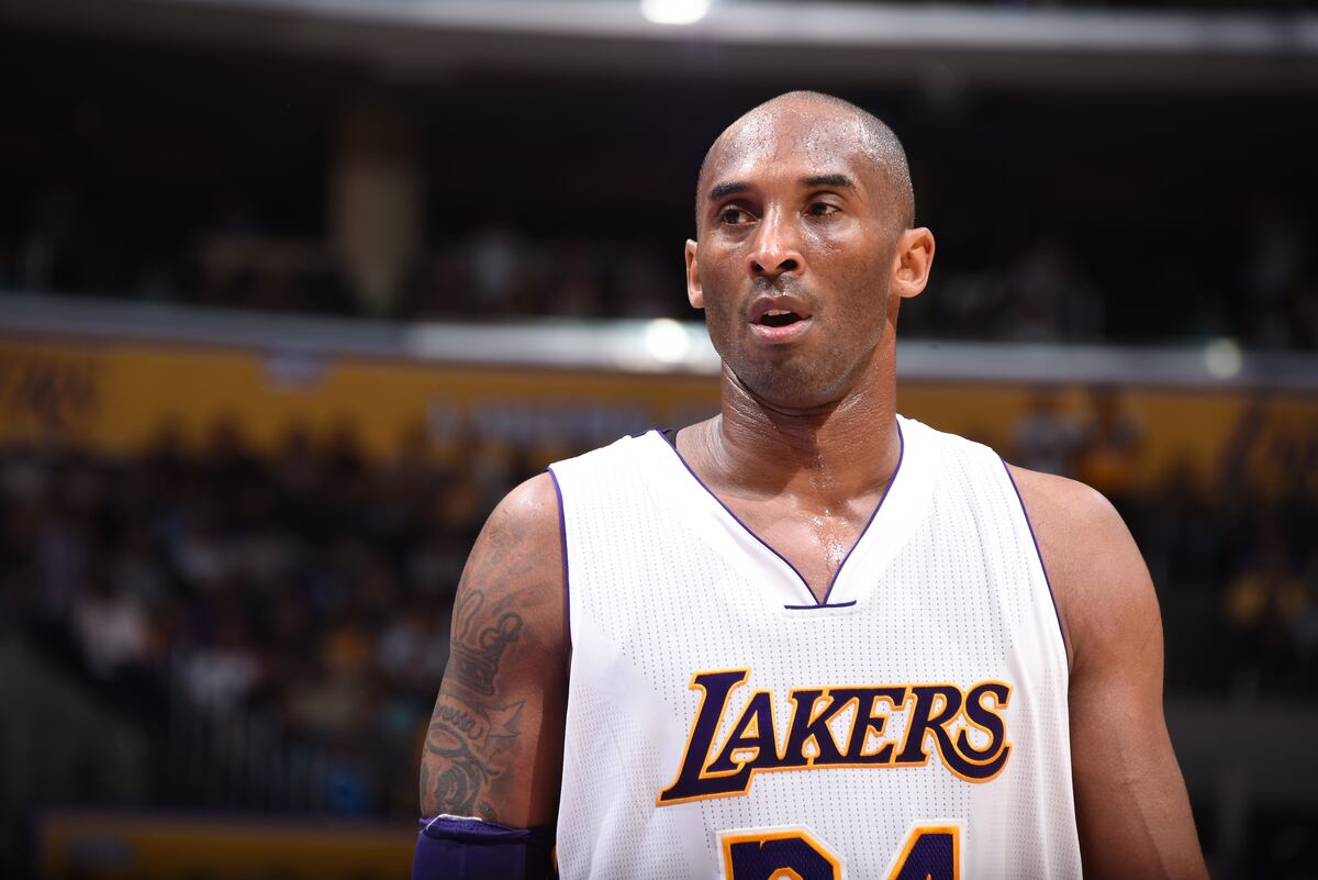 Kobe Bryant Sets Record for Most NBA Games Played at a Single Venue ...