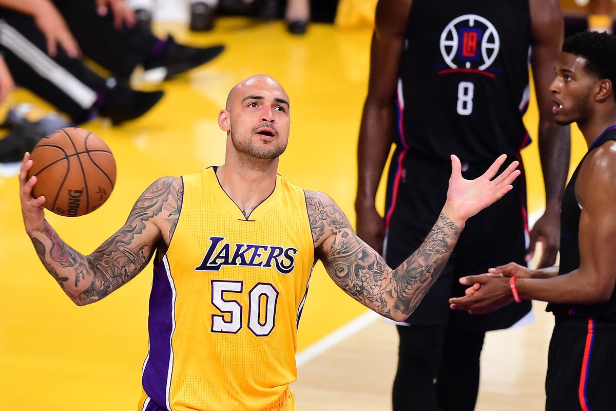 Los Angeles Lakers Set Franchise Record with 62 Losses in Season | News ...
