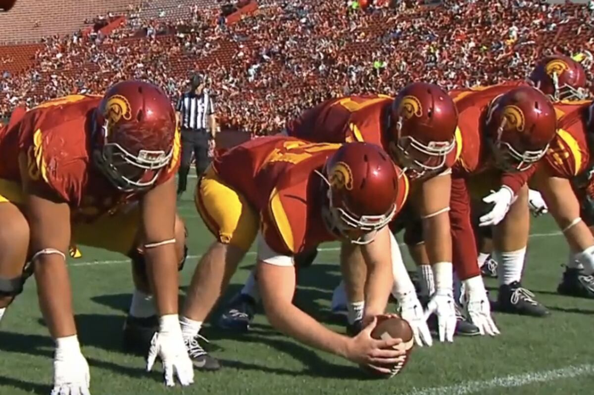 Blind USC Long Snapper Gets Standing Ovation After Perfect Snap at ...