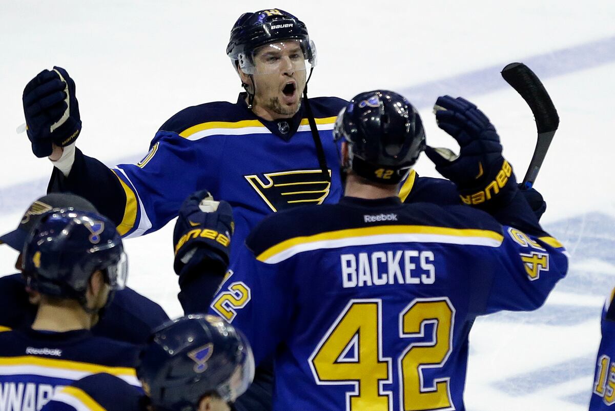 Twitter Bro Becomes Hockey Superfan After 45 Seconds of Playoff Action ...