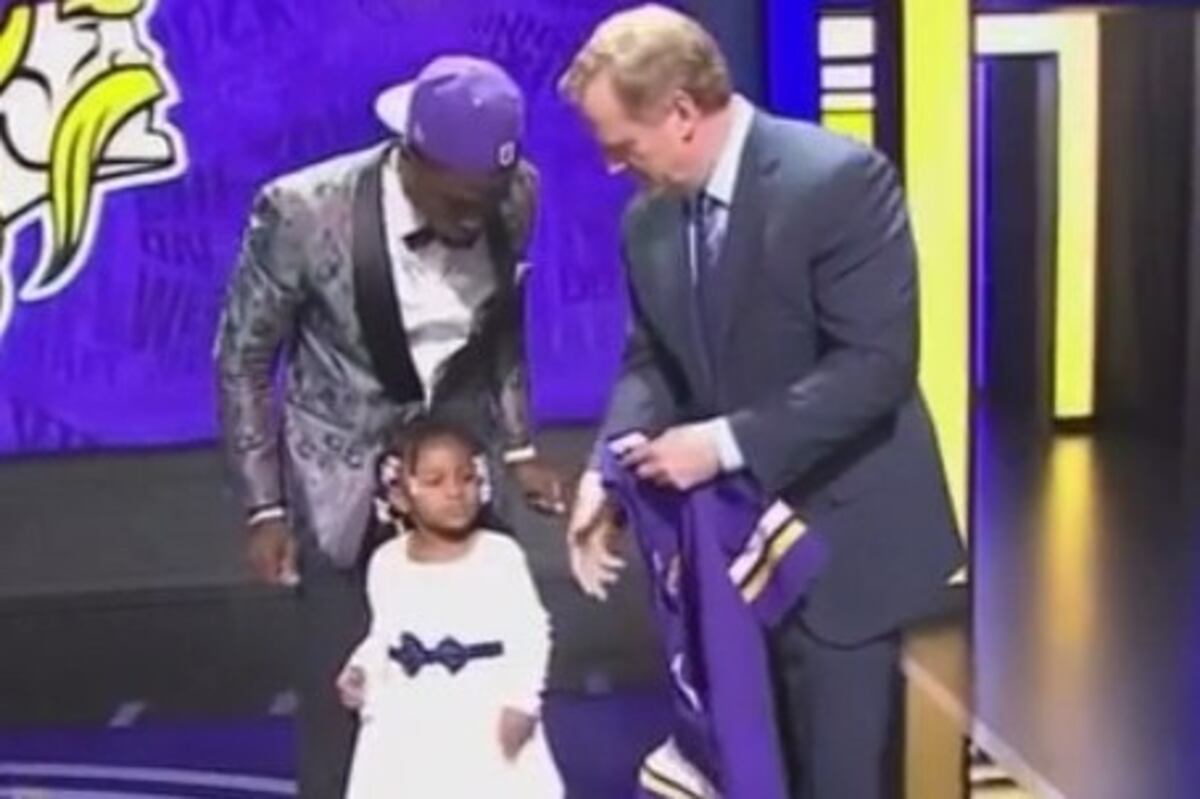 Laquon Treadwell's Daughter Gives Hilarious Interview After Dad Gets ...