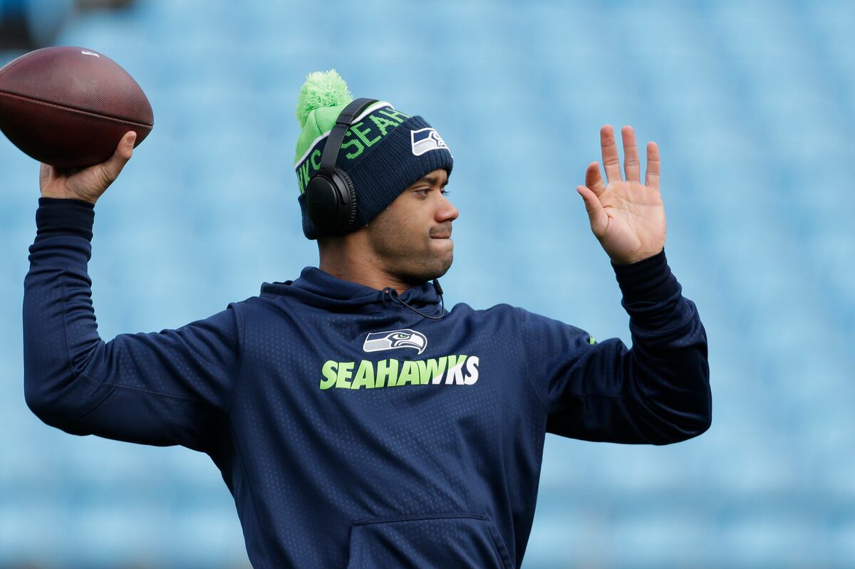 Russell Wilson Gives Commencement Speech at Wisconsin, Joins 'Jump ...