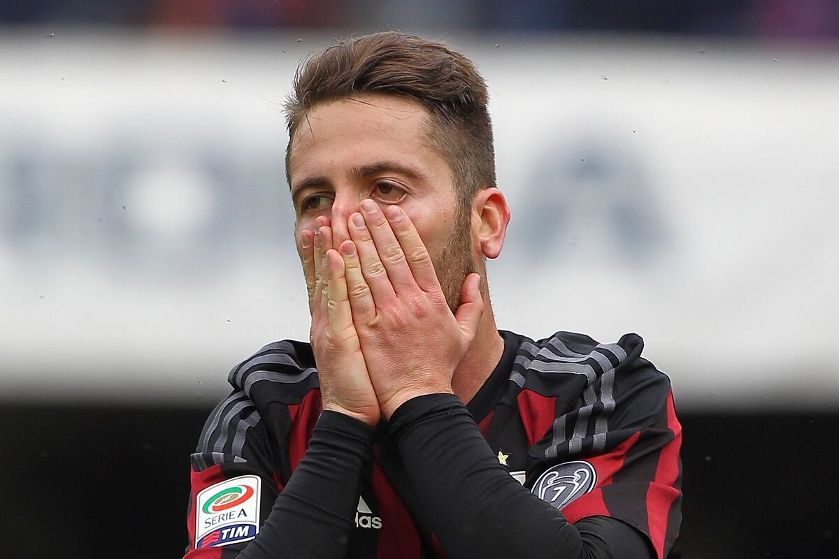 Andrea Bertolacci Disappoints in AC Milan's Defeat to Roma | News ...