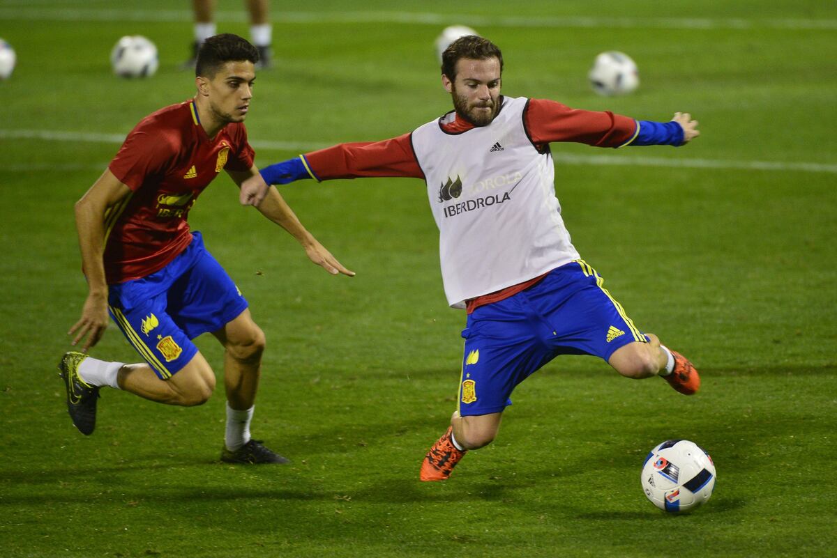 Barcelona Transfer News: Latest on Juan Mata and Marc Bartra Rumours ...