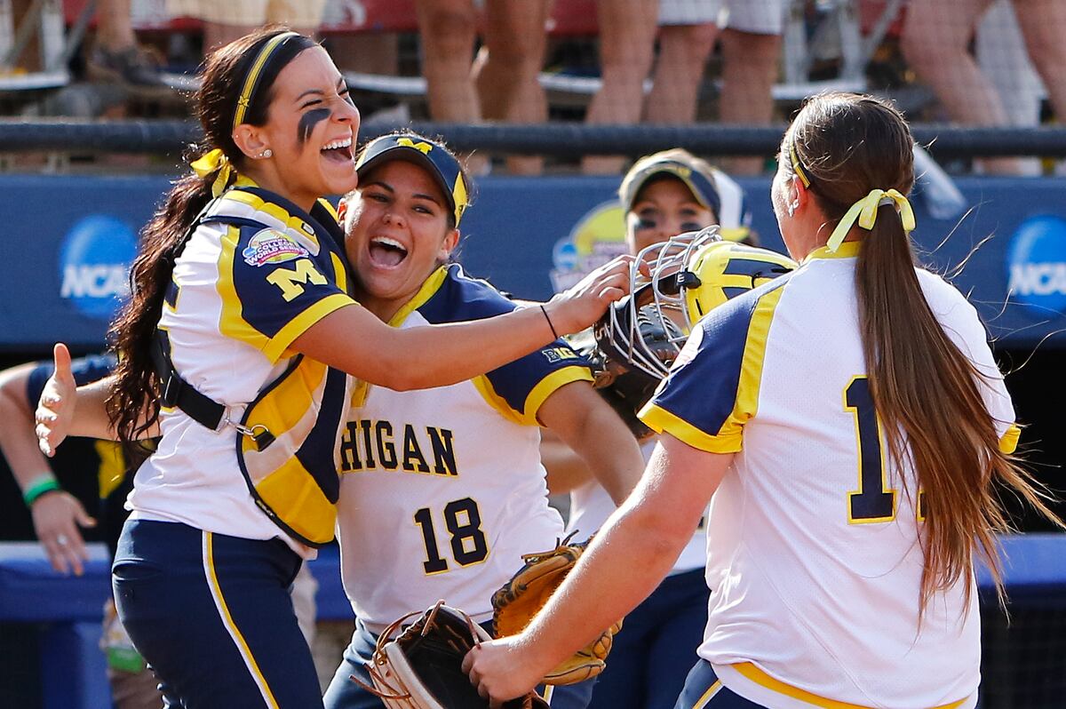NCAA Softball Championships 2016: Dates, TV Schedule, Times, Bracket ...