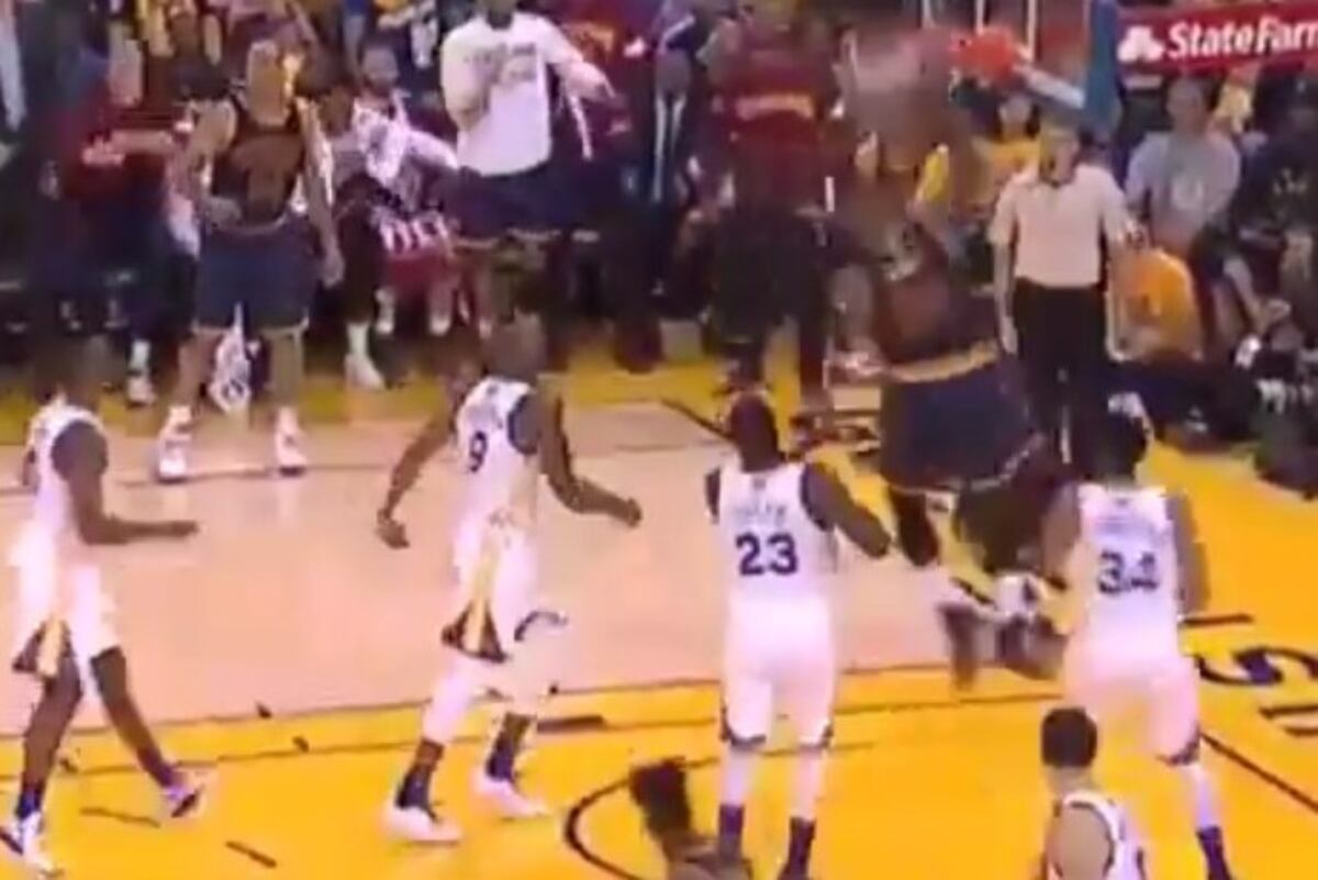 LeBron James Throws Down 1-Handed Dunk in Traffic vs. Warriors | News ...