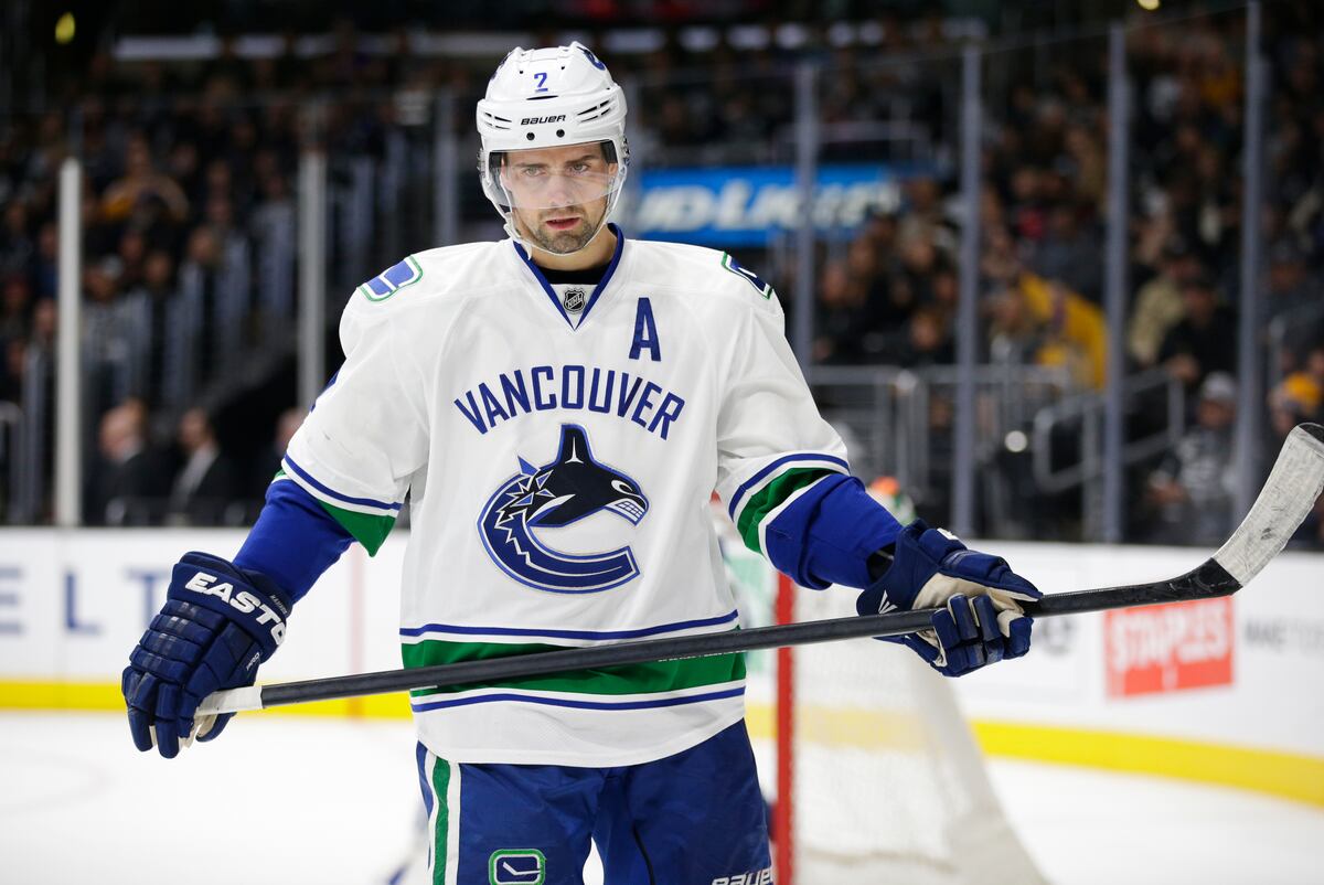 Dan Hamhuis to Stars: Latest Contract Details, Comments and Reaction ...