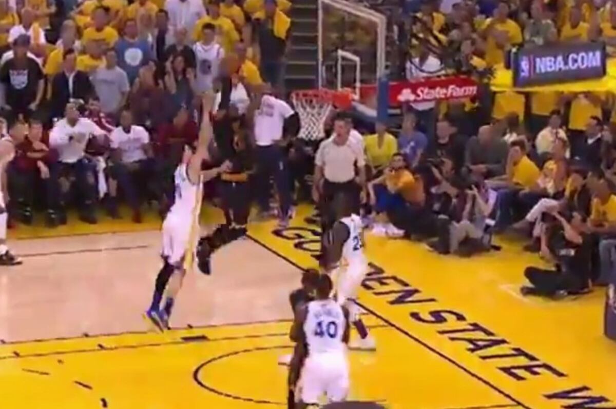 LeBron James Elevates for Huge 2-Handed Dunk in 1st Quarter of Game 7 ...