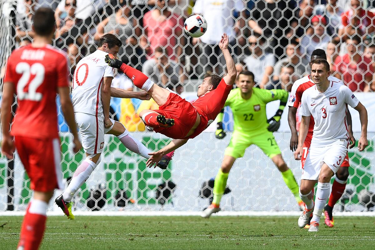 Switzerland's Xherdan Shaqiri Scores Goal-of-the-Tournament Contender ...
