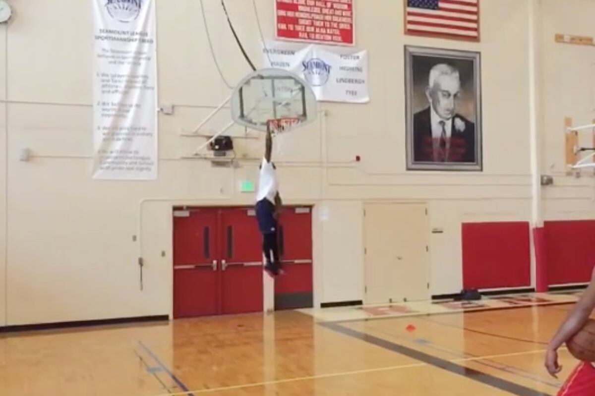 5'9" Nate Robinson Continues to Wow by Dunking Tennis Ball on 12-Foot ...