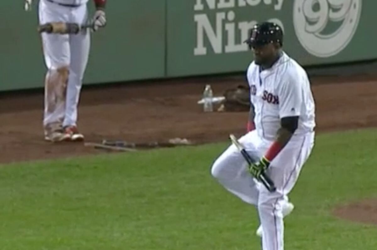 David Ortiz Breaks His Bat over His Knee After Hitting a Single | News ...