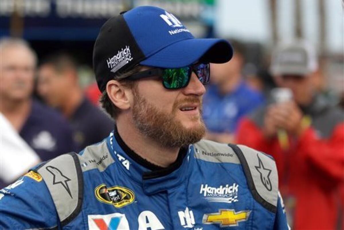 Dale Earnhardt Jr. Injury: Updates on NASCAR Driver's Concussion and ...