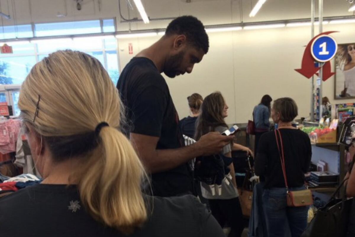 Tim Duncan Spending His Retirement Waiting in the Old Navy Checkout ...