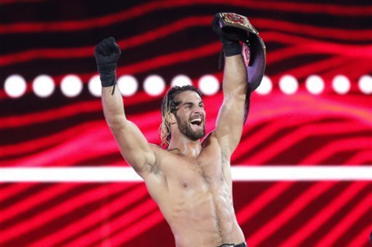 Fan Rushes the Ring During Seth Rollins' Promo on WWE Raw | News ...