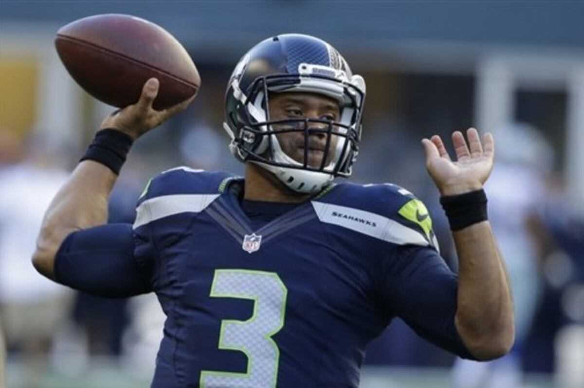 Russell Wilson Evades Tacklers in Backfield, Fires Touchdown Pass vs ...