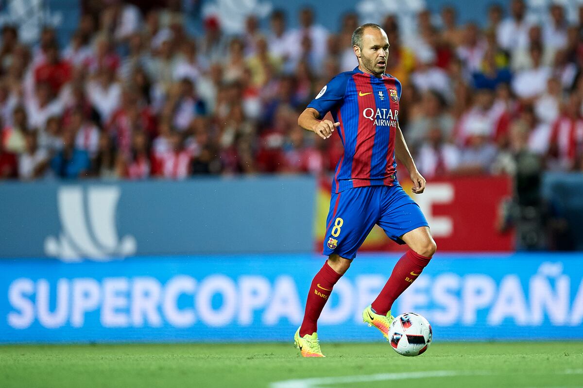 Andres Iniesta Injury: Barcelona Midfielder Injures Knee vs. Valencia ...