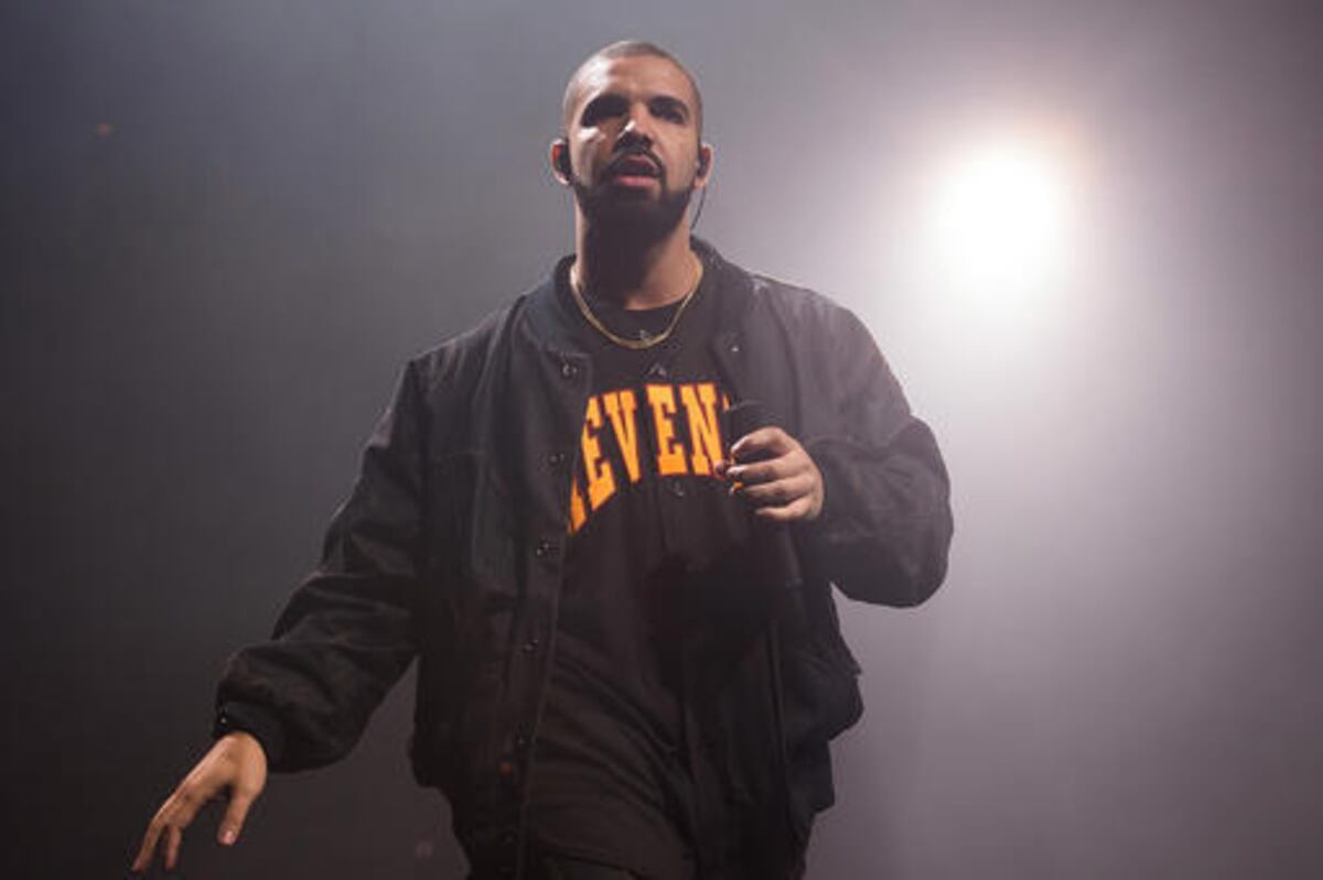 Drake Wears Devin Booker Jersey During Phoenix Concert | News, Scores ...