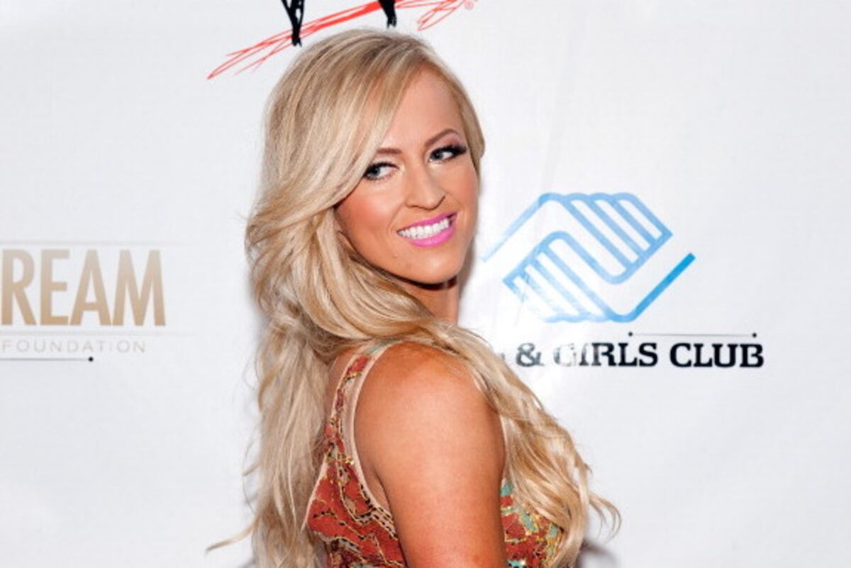 Summer Rae Injury: Updates on WWE Star's Neck, Back, Elbow and Return ...