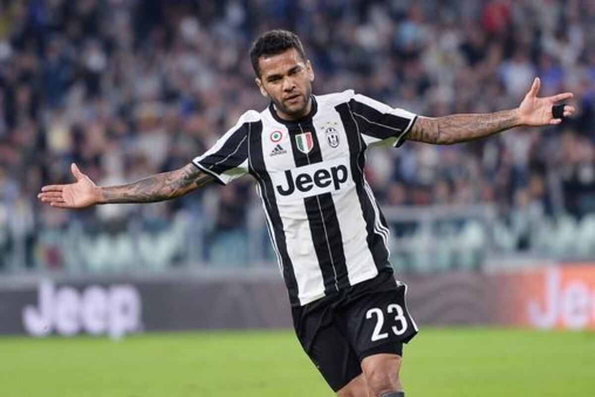 Alex Sandro and Dani Alves: Juventus' Deadly Brazilian Duo | News ...