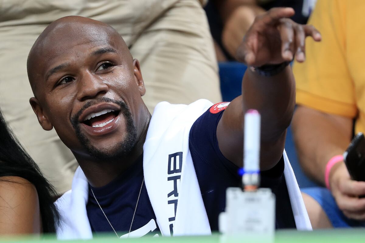Floyd Mayweather Jr. Sits Ringside for Manny Pacquiao vs. Jessie Vargas ...