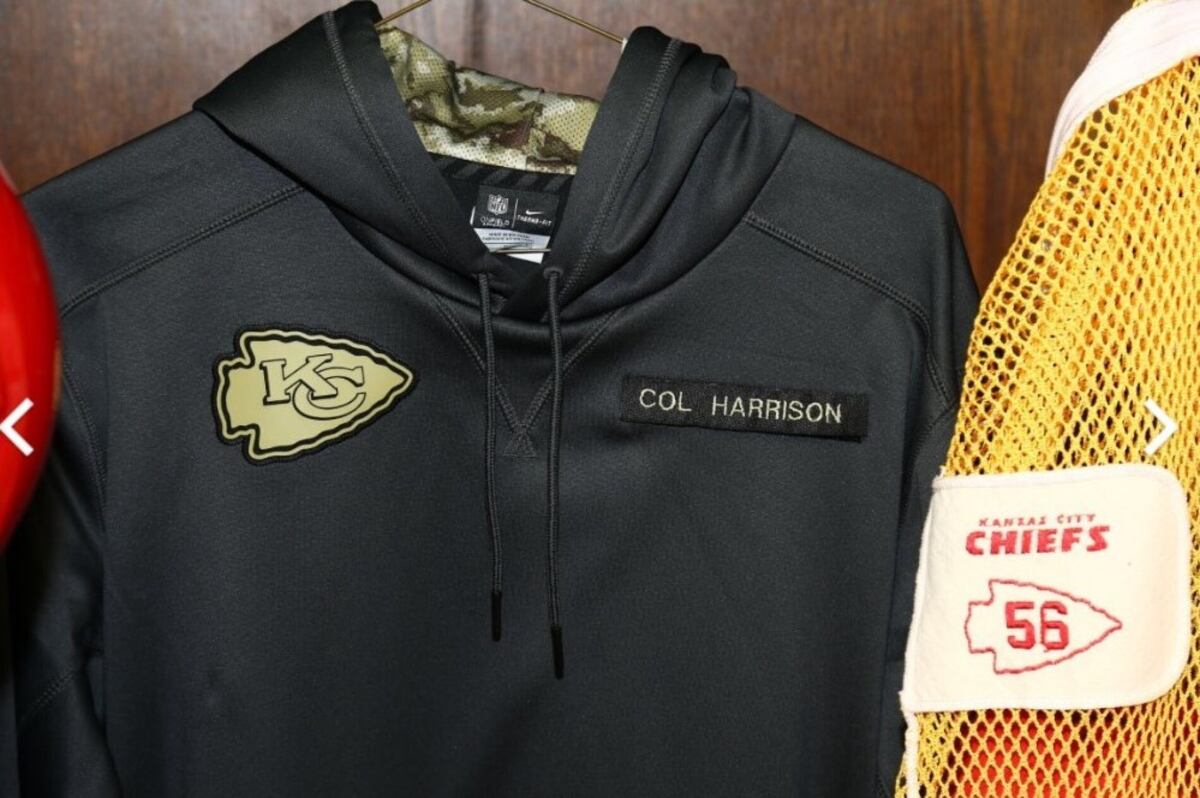 Kansas City Chiefs Players Honor Fallen Soldiers' Lives in Warm-Ups ...